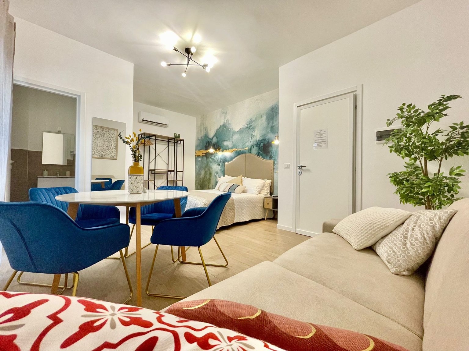Bari Rooms – Live Local Feel Home