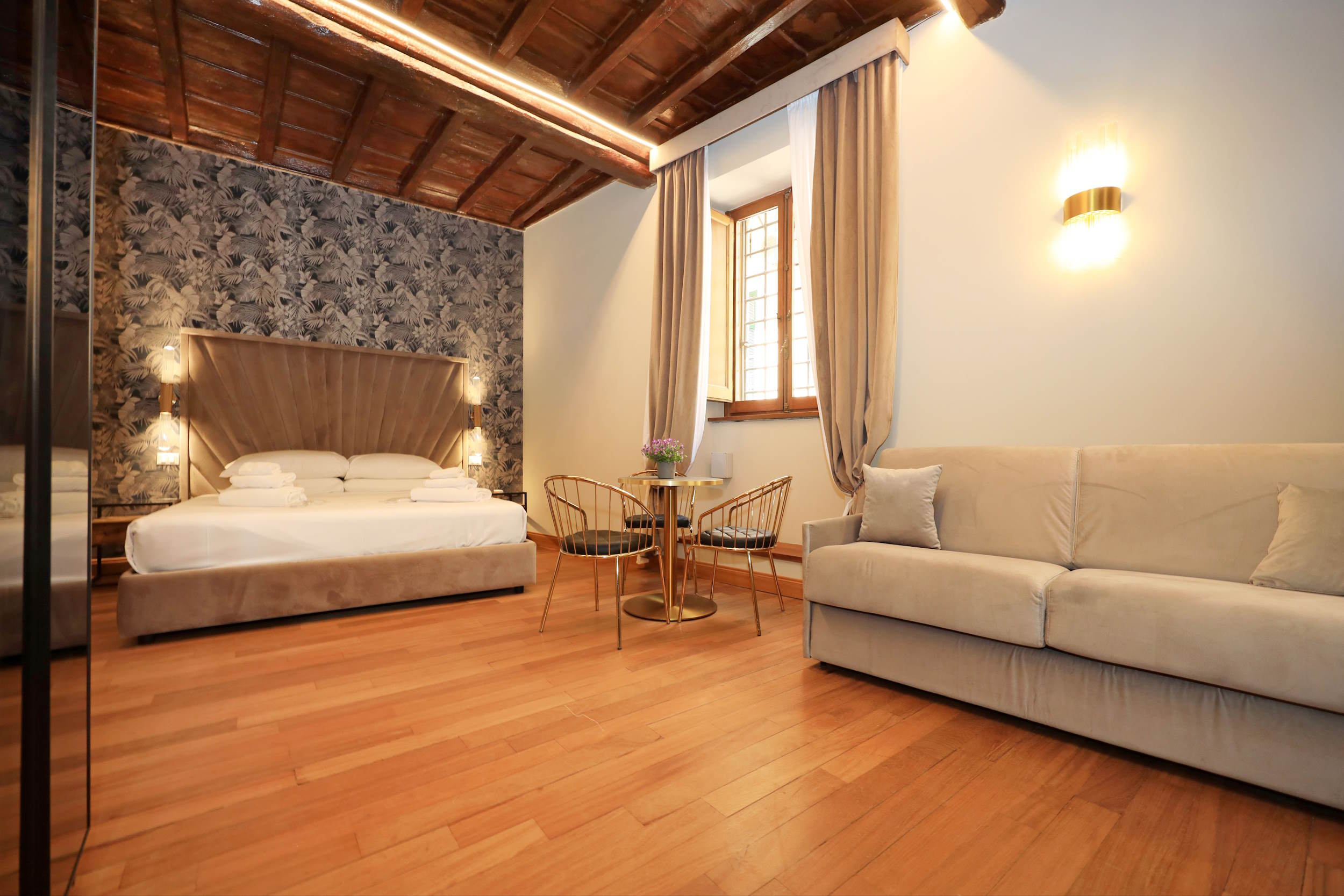 Golden Pantheon Rooms