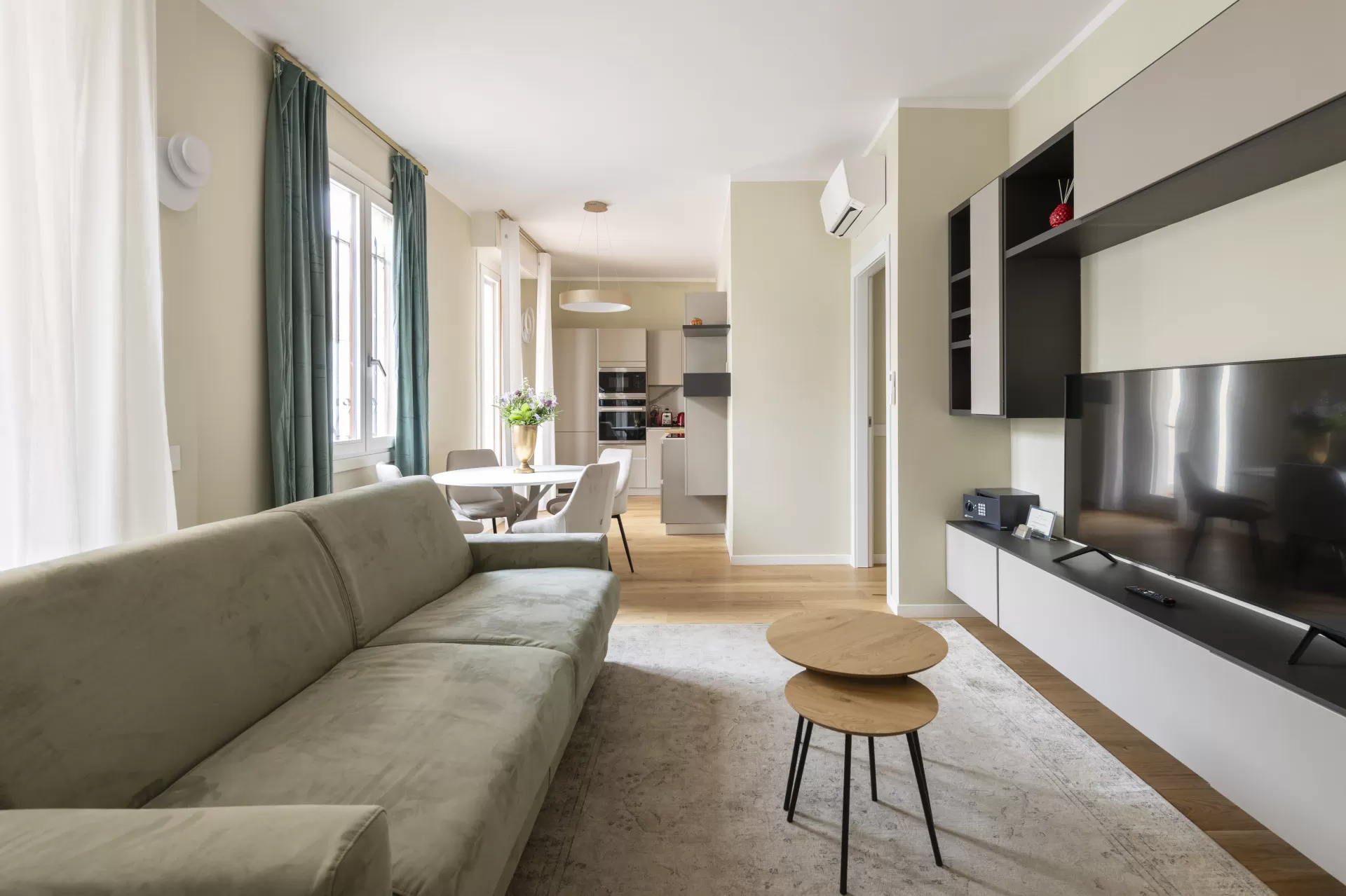 2 Bedroom Apartment - 6 guests Terrace - Duom - Heart Milan Apartments
